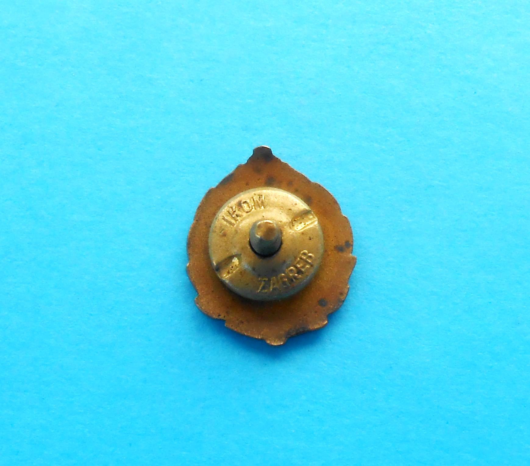 aukcije.hr - MORNAR SD JRM (Split) stara emajlirana nogometna značka na ...