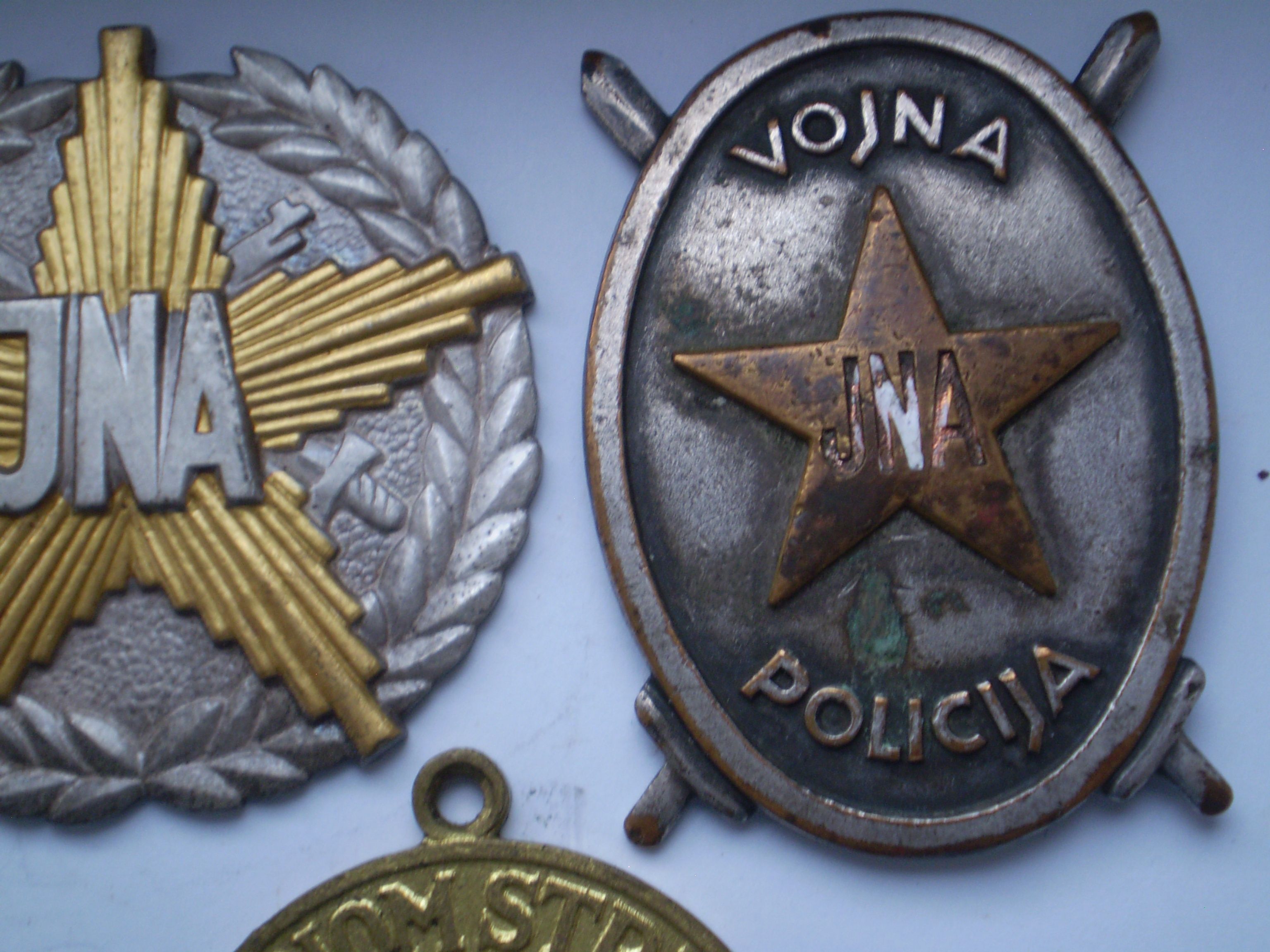 aukcije.hr - JNA medalje i oznake: zastavnik,vojna policija,orden za ...