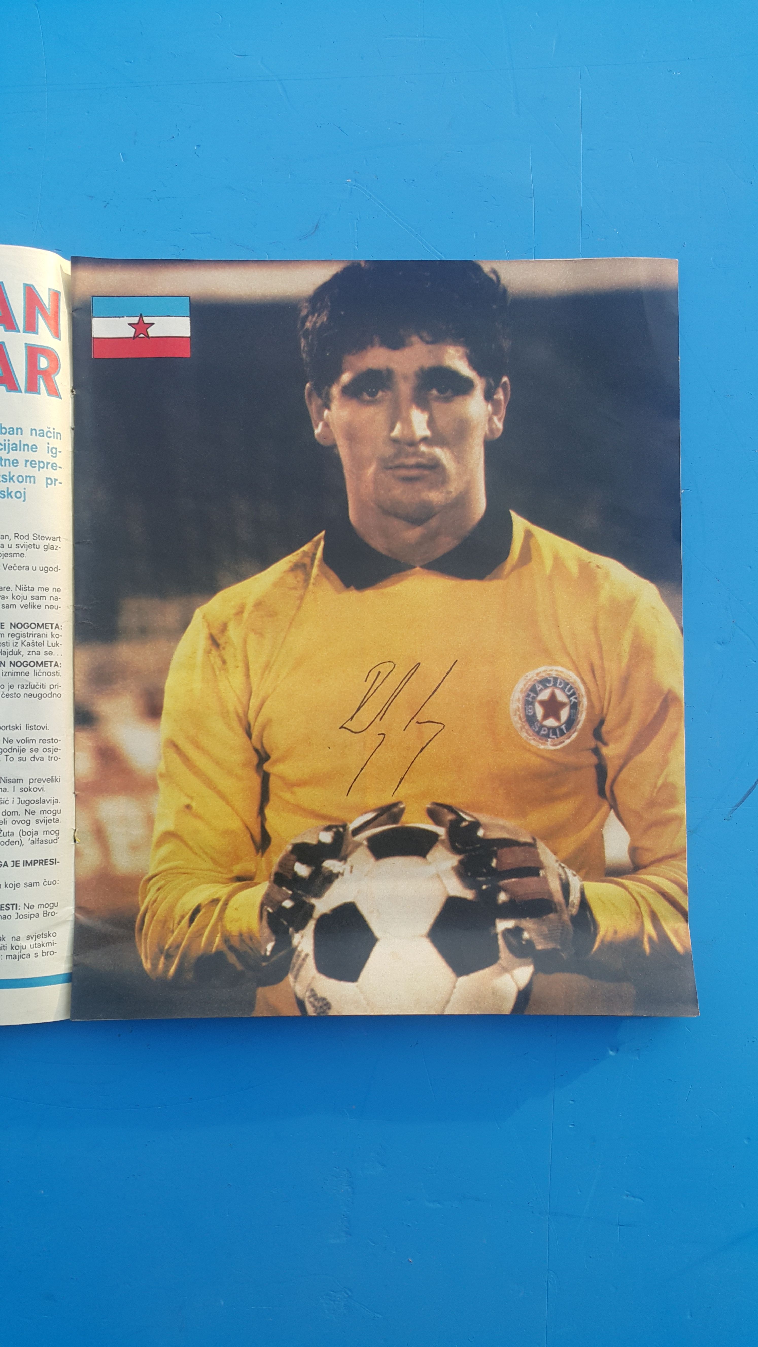 aukcije.hr - SN REVIJA 1982 ZVEZDA OSVAJAČ KUPA HAJDUK IVAN PUDAR VEČER ...