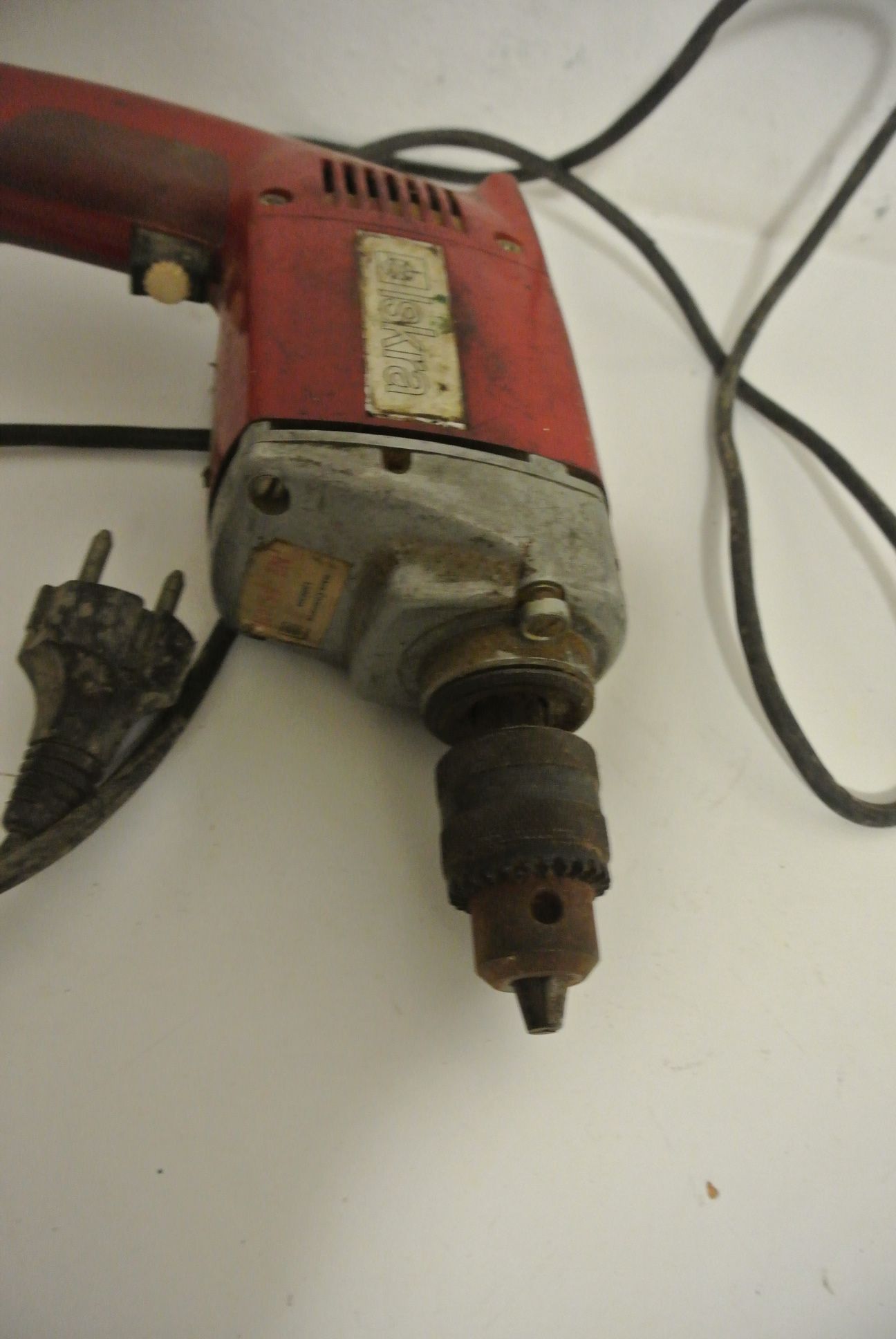 aukcije.hr - Stara Iskra busilica kao na slikama sve,pali se,ali dosta iskri