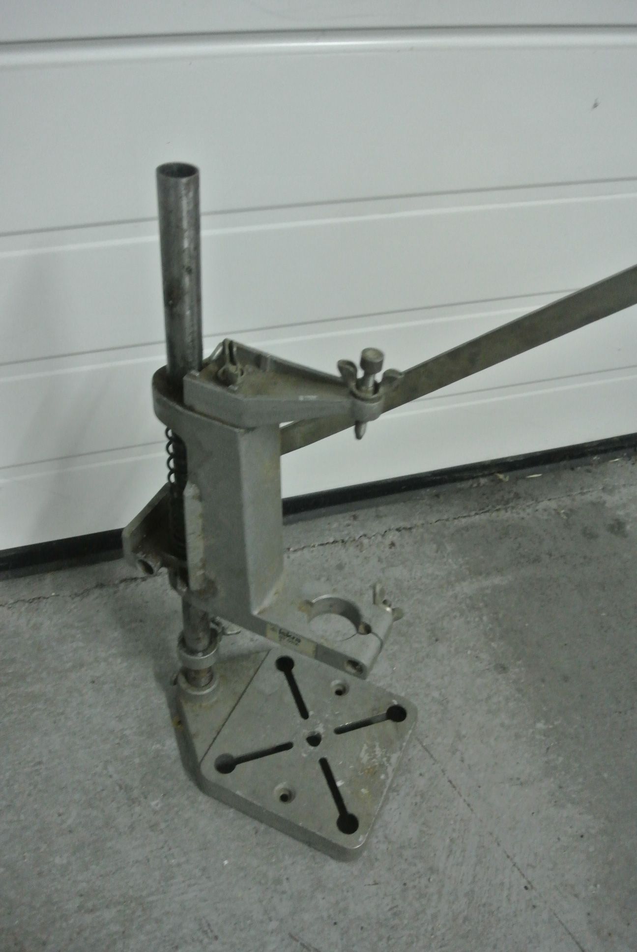 aukcije.hr - Stalak za busilice Iskra,kao na slikama sve ,funkcionalno