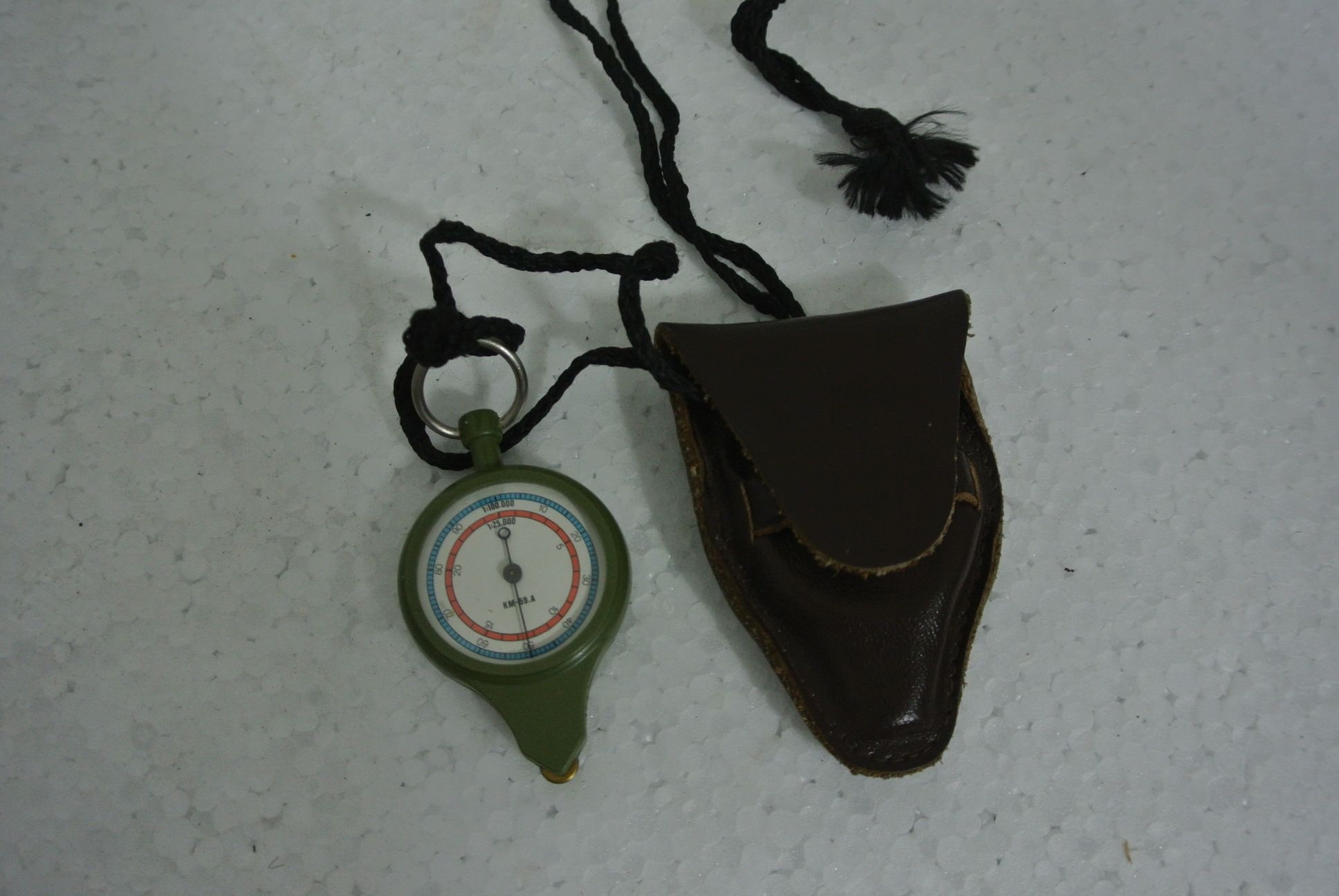 aukcije.hr - Jna kurvimetar u koznoj futroli,kao na slikama sve