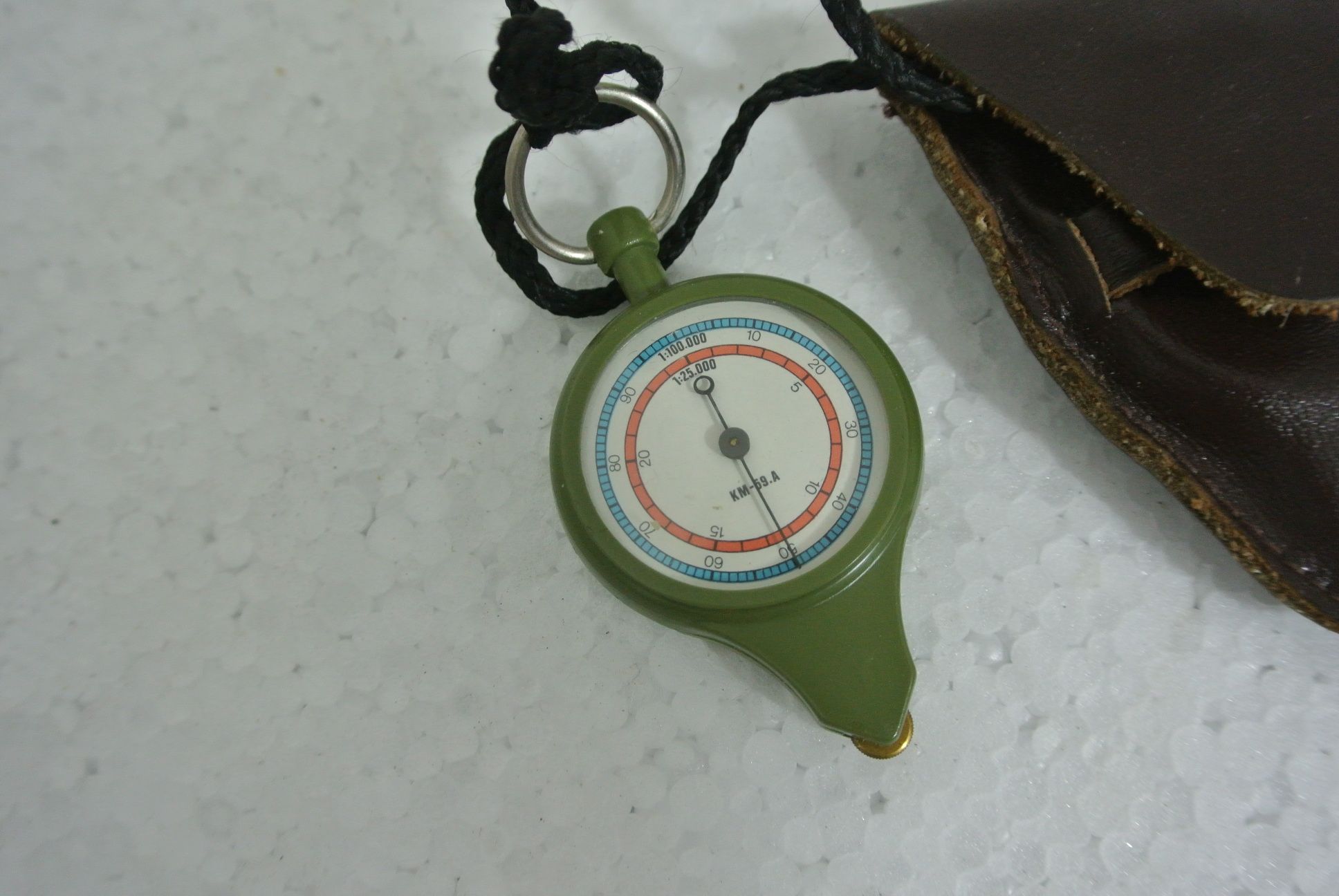 aukcije.hr - Jna kurvimetar u koznoj futroli,kao na slikama sve