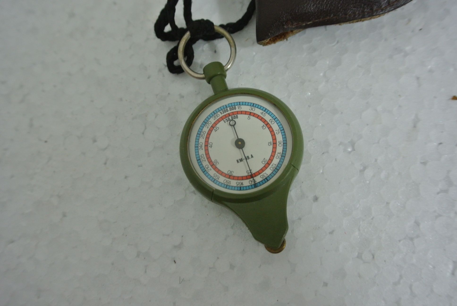 aukcije.hr - Jna kurvimetar u koznoj futroli,kao na slikama sve