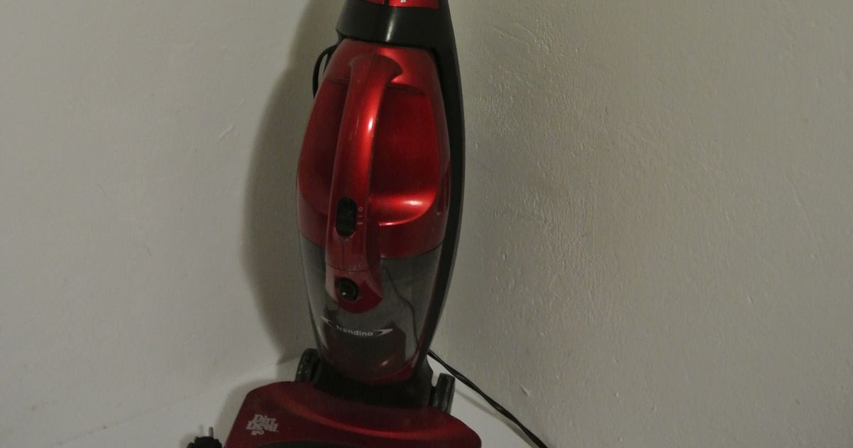 aukcije.hr - Usisivac dirt devil,pali,radi,vuce,treba ga samo ocistiti