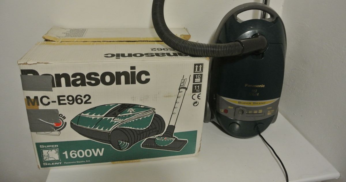 aukcije.hr - Usisivac Panasonic MC-E962,kutija,dodatci,radi odlicno i vuce