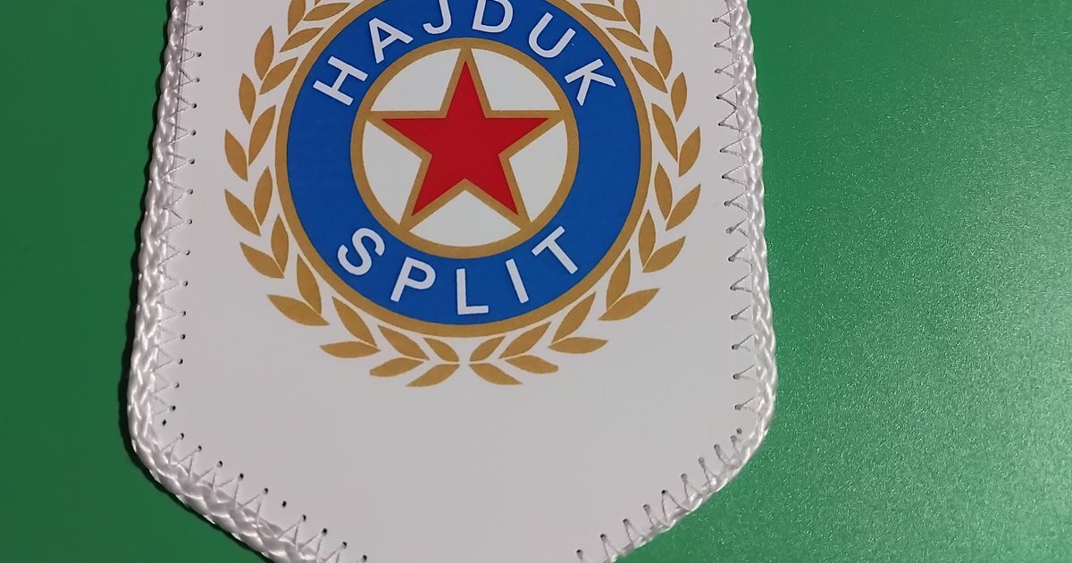 aukcije.hr - NK Hajduk Split..nova zastavica..grb sa petokrakom