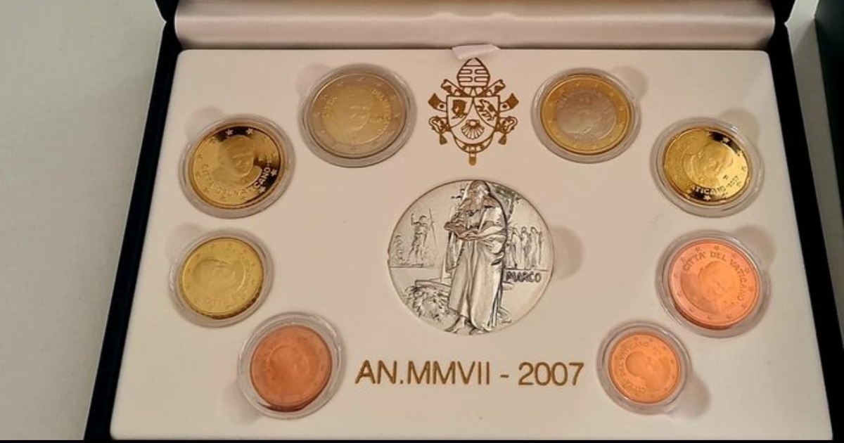 aukcije.hr - Vatikanski set kovanica i srebrne medalje 2007 – Benedikt ...